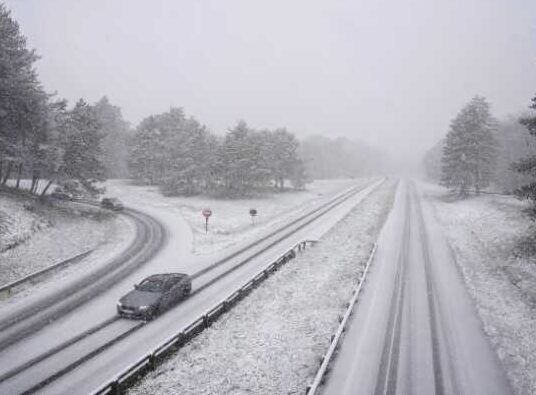 Neige et verglas : quelques lignes de bus rétablies, les trains et RER ...
